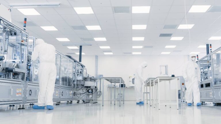 Manifold Sampling System for Semiconductor AMC Monitoring