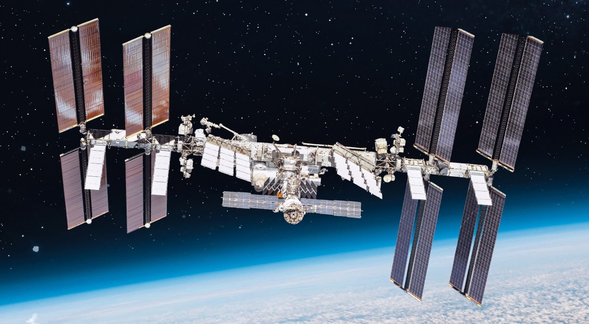 Characterizing Single Particles in the Air of the International Space ...